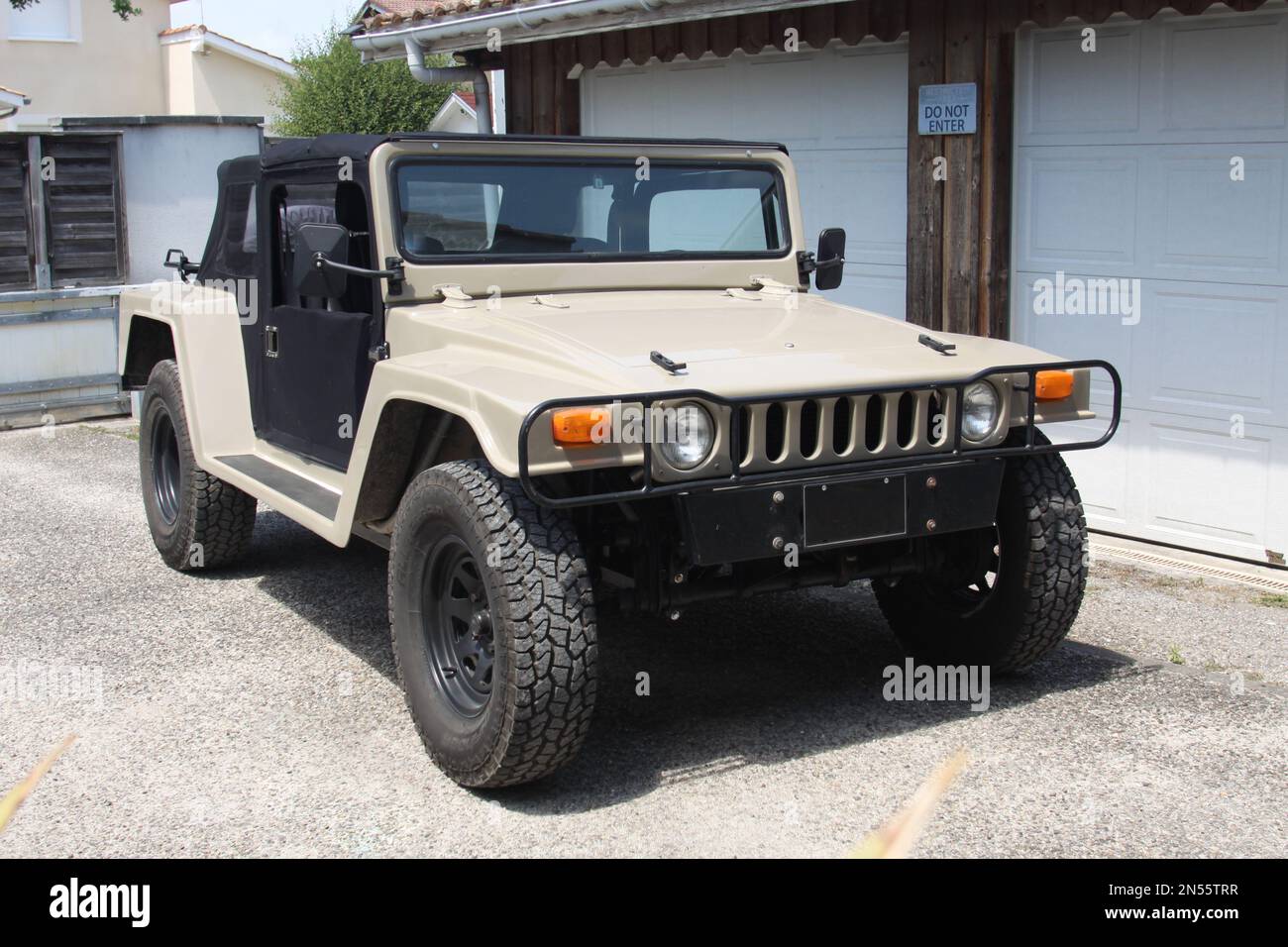Bordeaux , Aquitaine France - 06 02 2023 : Hummbug carkit on volkswagen ...