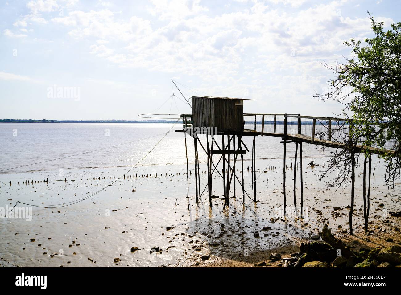 Fishing huts estuary gironde hi-res stock photography and images - Alamy