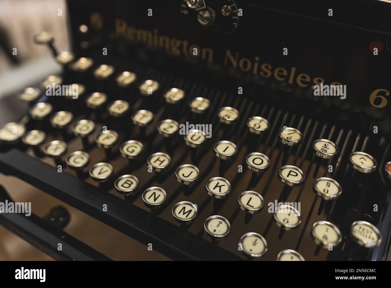 Mechanical typewriters hi-res stock photography and images - Alamy