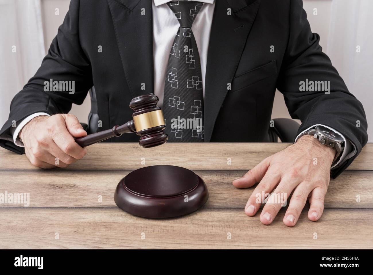 Lawyer hammer and book hi-res stock photography and images - Alamy