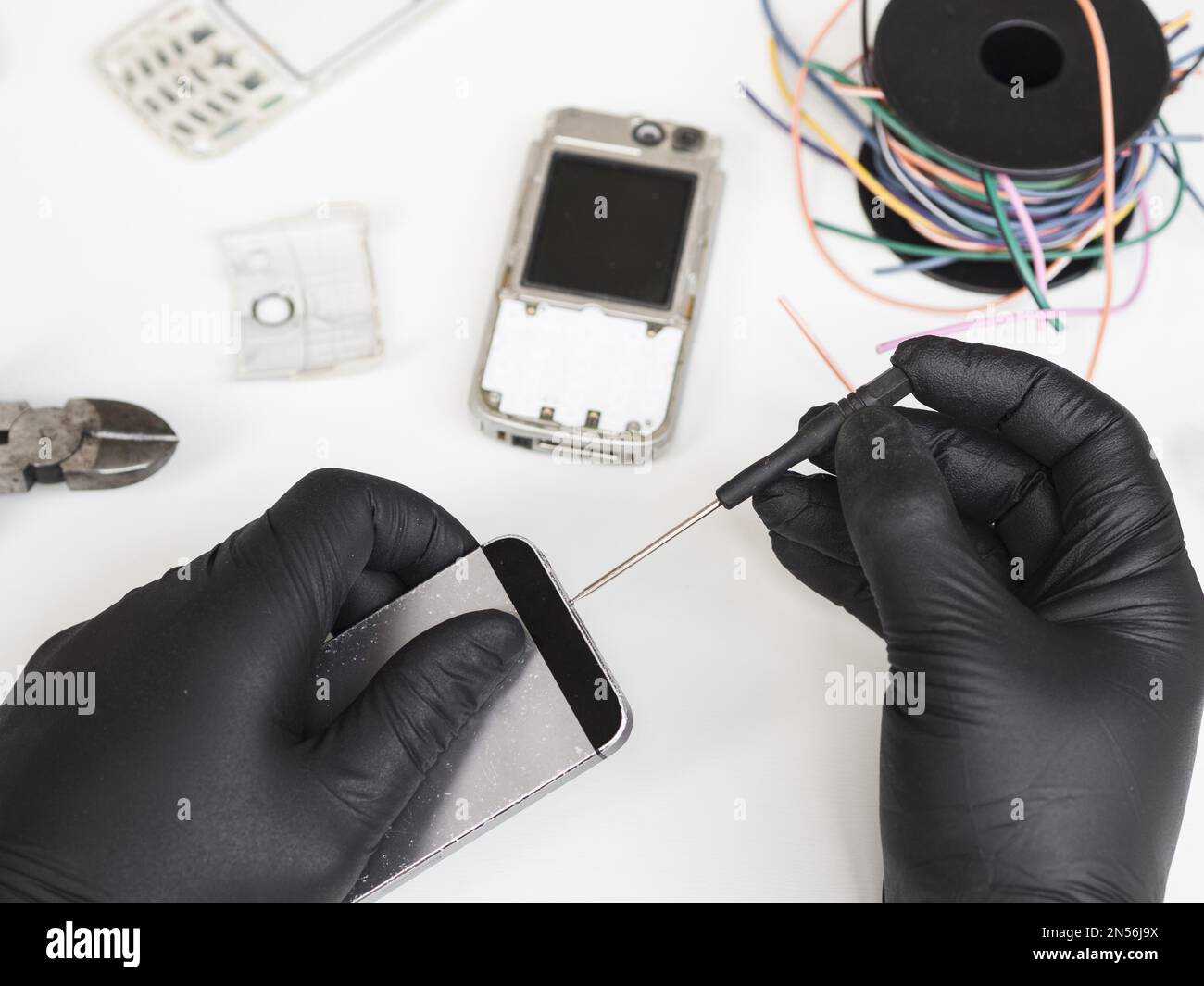 Man using screwdriver hi-res stock photography and images - Alamy