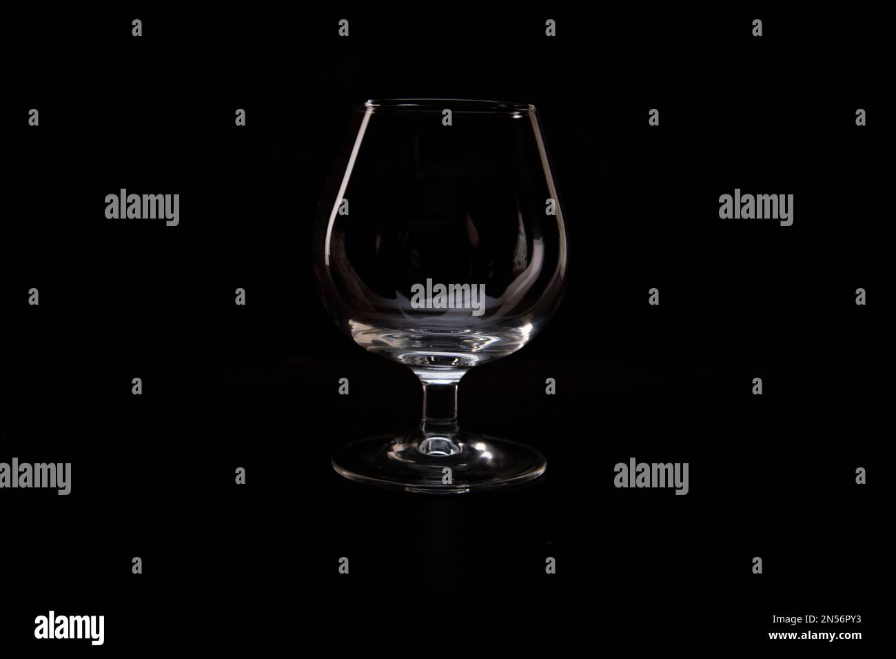 Empty wine glass vintage hi-res stock photography and images - Alamy