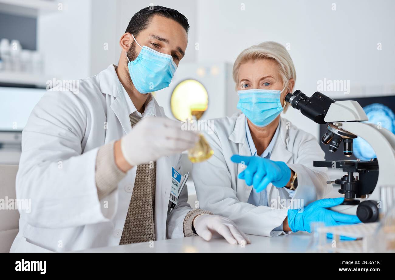 Female pharmaceutical researchers modern laboratory hi-res stock photography and images - Alamy