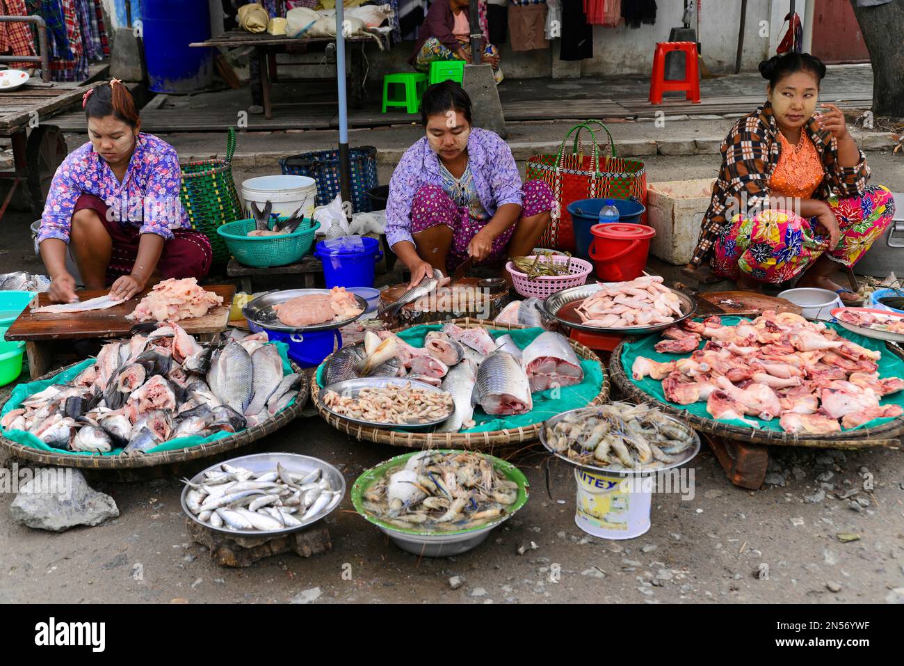 Mandalay fish market hi-res stock photography and images - Alamy