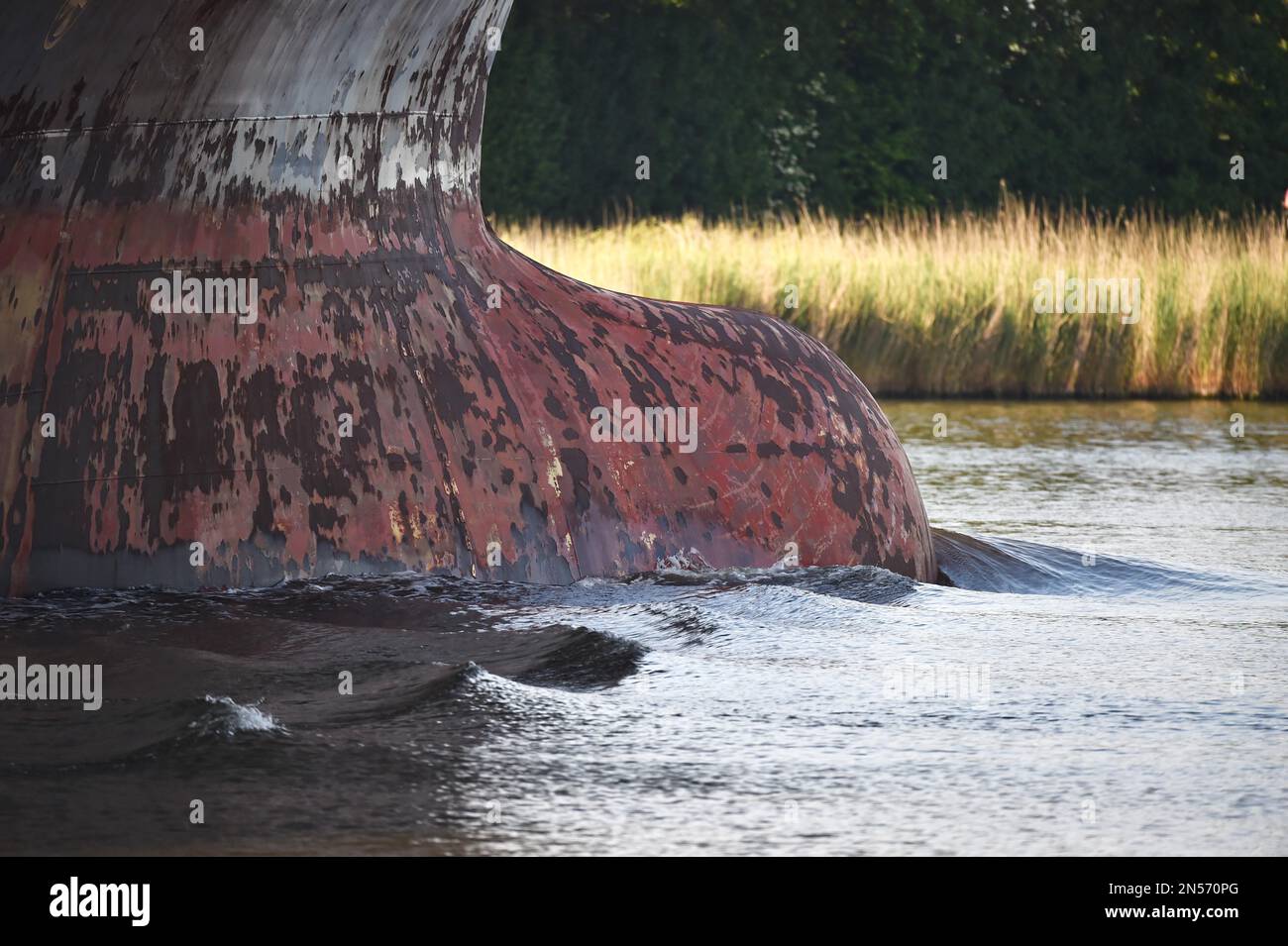 Bow bulge hi-res stock photography and images - Alamy