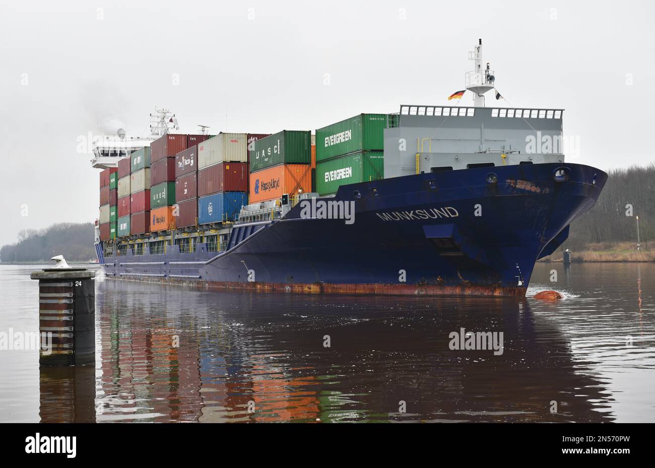 Container ship Munksund in a diverter station in the Kiel Canal ...
