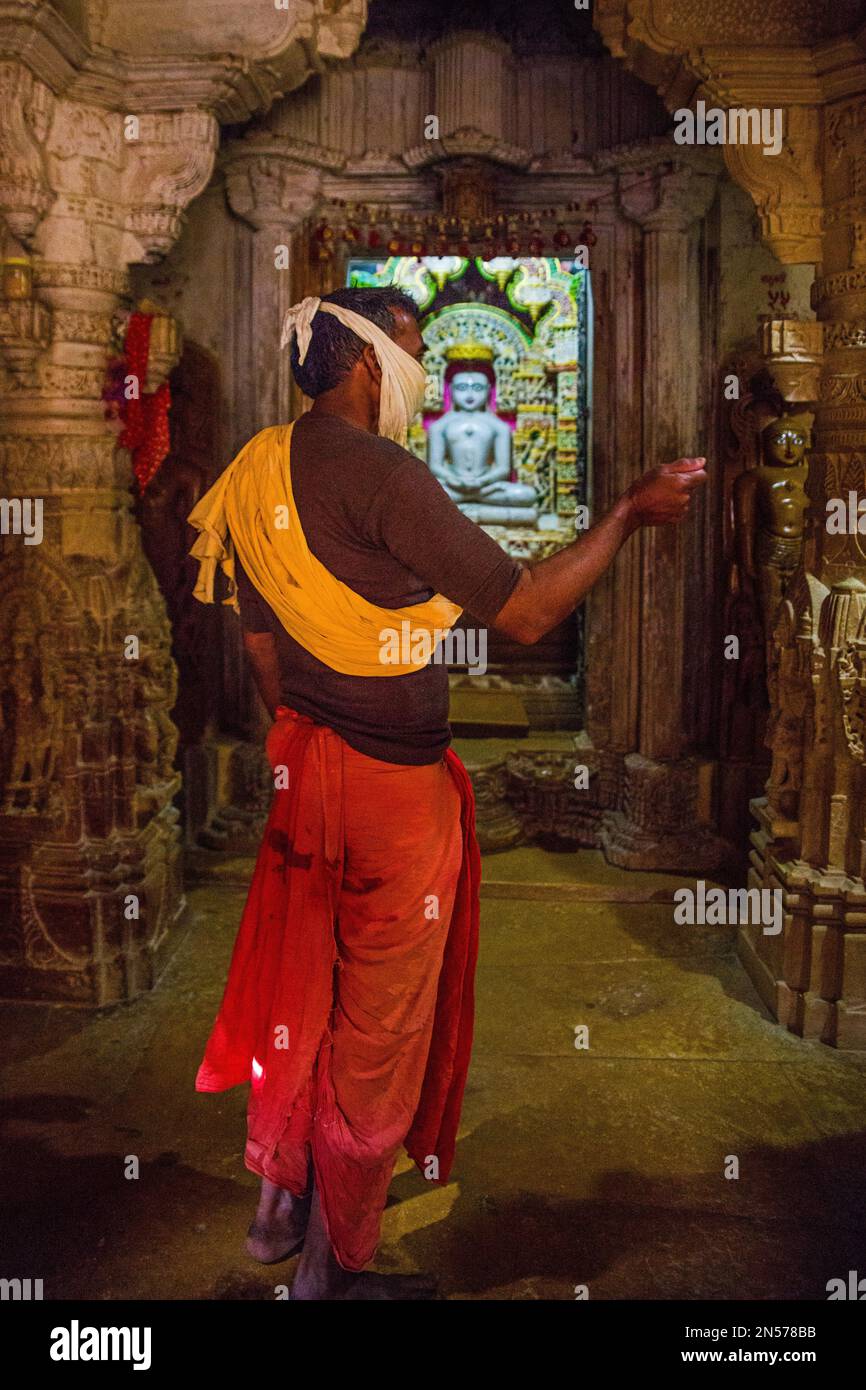 Priest with mouth guard, Chandraprabhu Jain temple in the fort ...