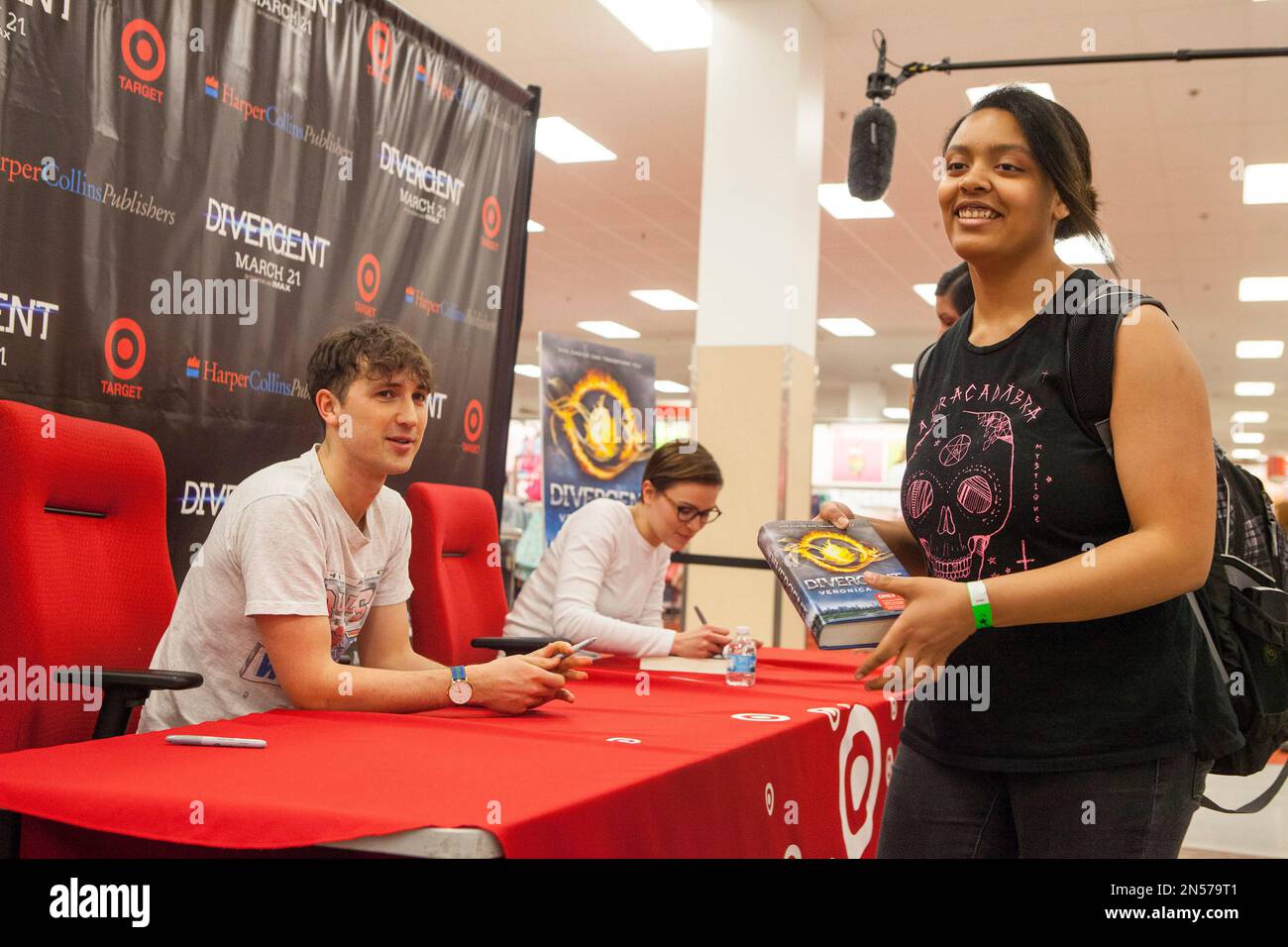 Veronica Roth Divergent Signing