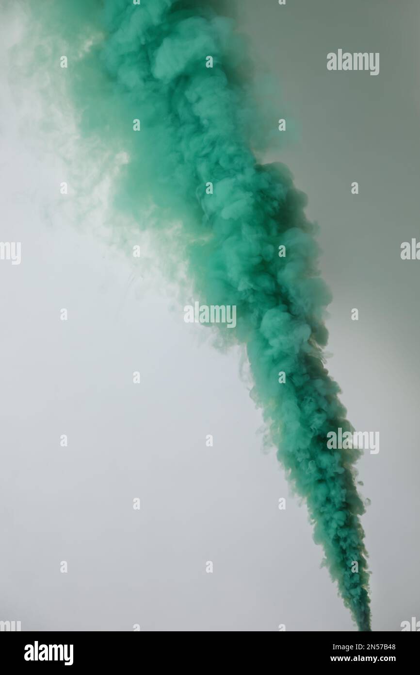 Green smoke bomb hi-res stock photography and images - Alamy