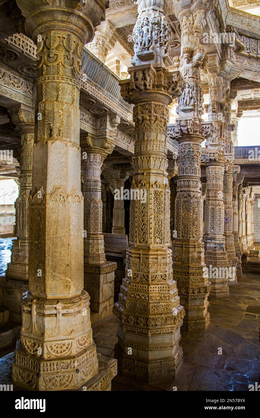 Pillars, Ranakpur temple complex, most important testimony to Jain ...