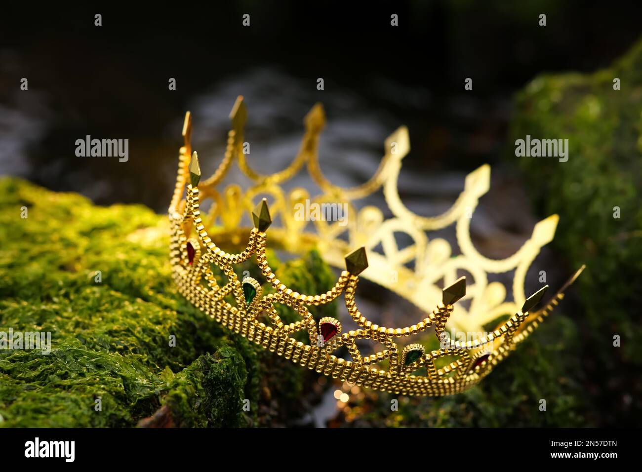 Crown of stones hi-res stock photography and images - Alamy