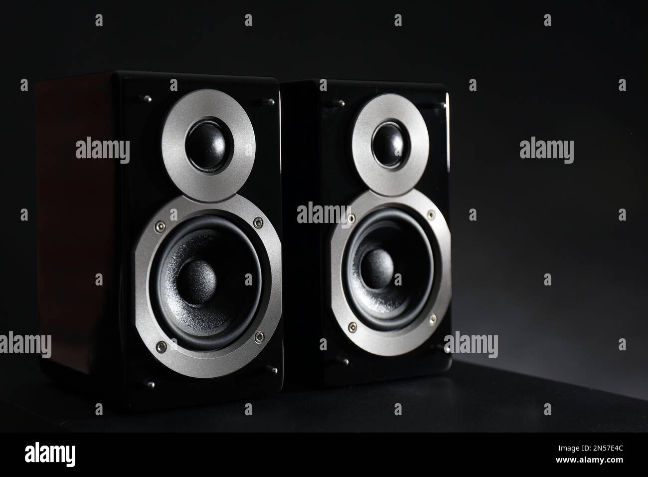 Table speakers hi-res stock photography and images - Alamy