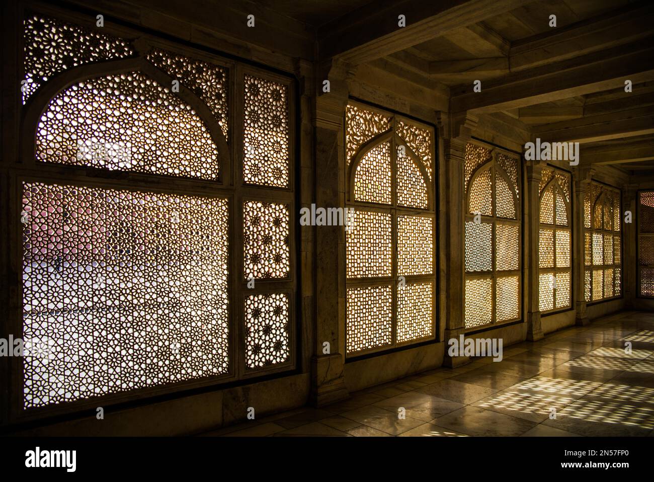 Filigree stone windows, Mausoleum of Sheikh Salim Chishti, Jami Masjid ...