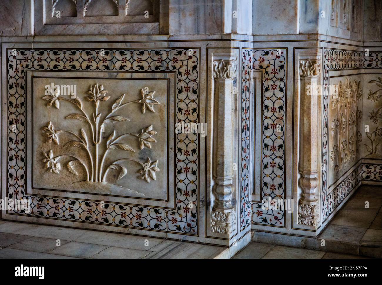 Entrance to the Tomb Room, Taj Mahal, famous building of the Mughal ...