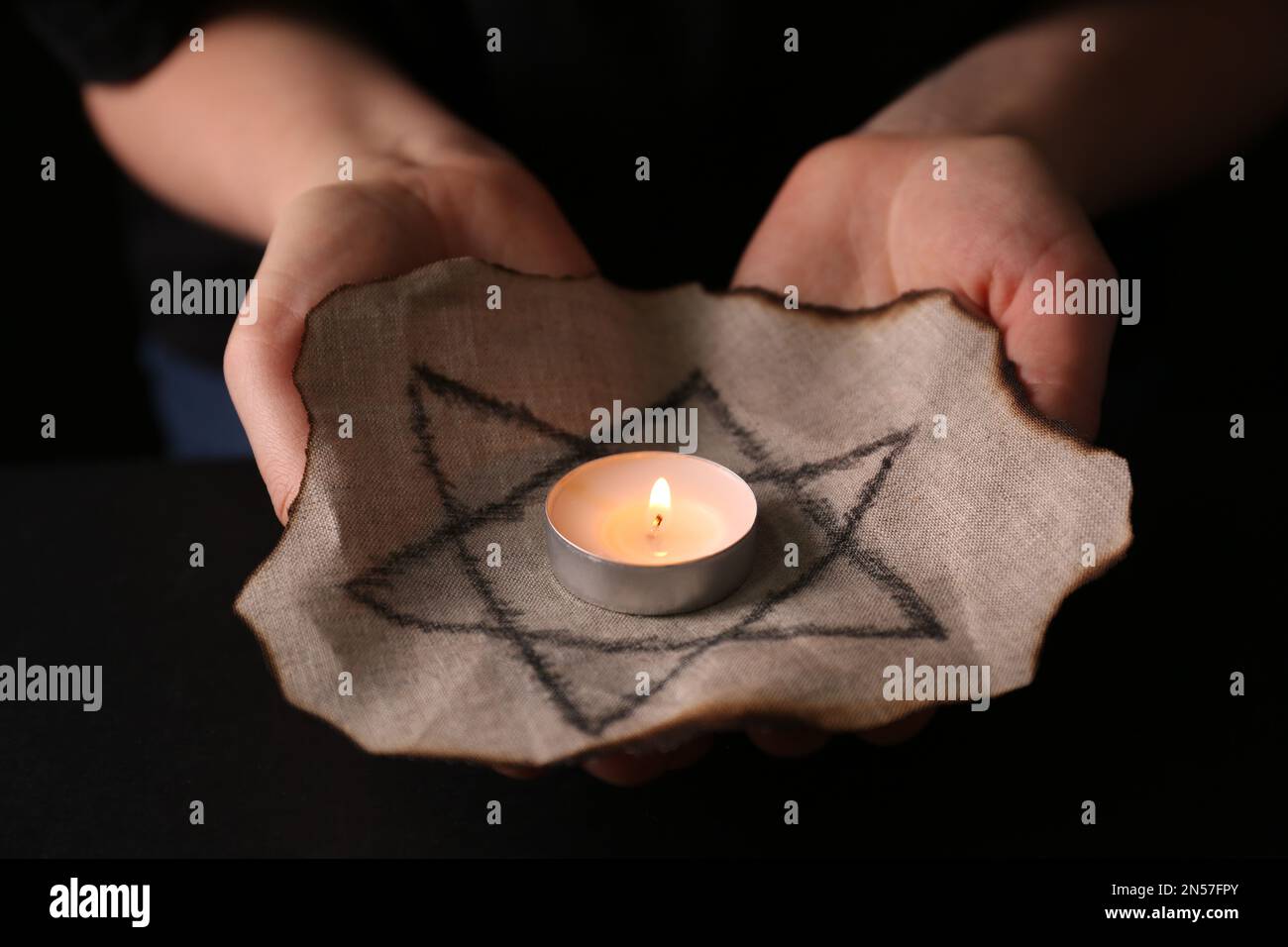 Candle star david memorial hi-res stock photography and images - Alamy
