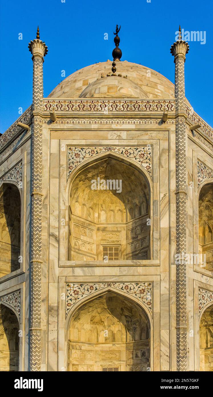 Taj Mahal after sunrise, famous building of the Mughal period Agra ...