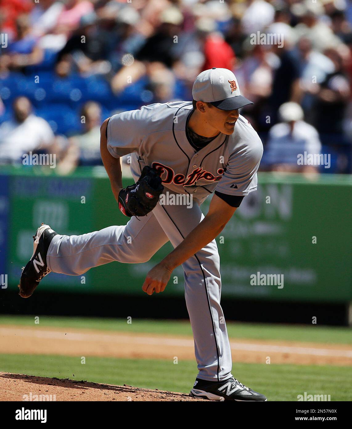 Detroit Tigers starting pitcher Kyle Lobstein throws in the first ...