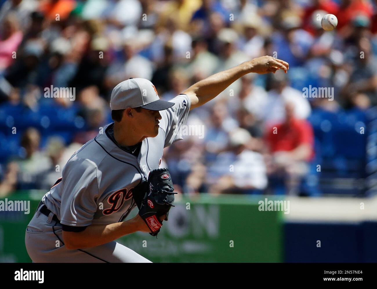 Detroit Tigers starting pitcher Kyle Lobstein throws in the first ...