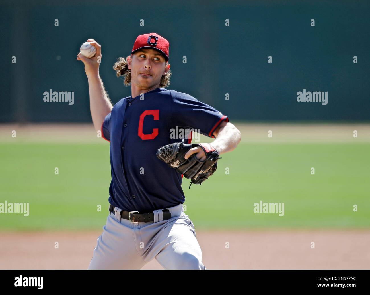 Cleveland Indians' Josh Tomlin pitches against the Chicago White Sox in ...