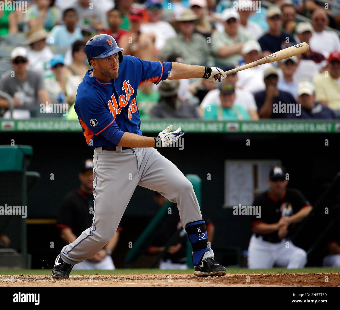 New York Mets' Eric Campbell hits a fly ball in the fourth inning of an ...