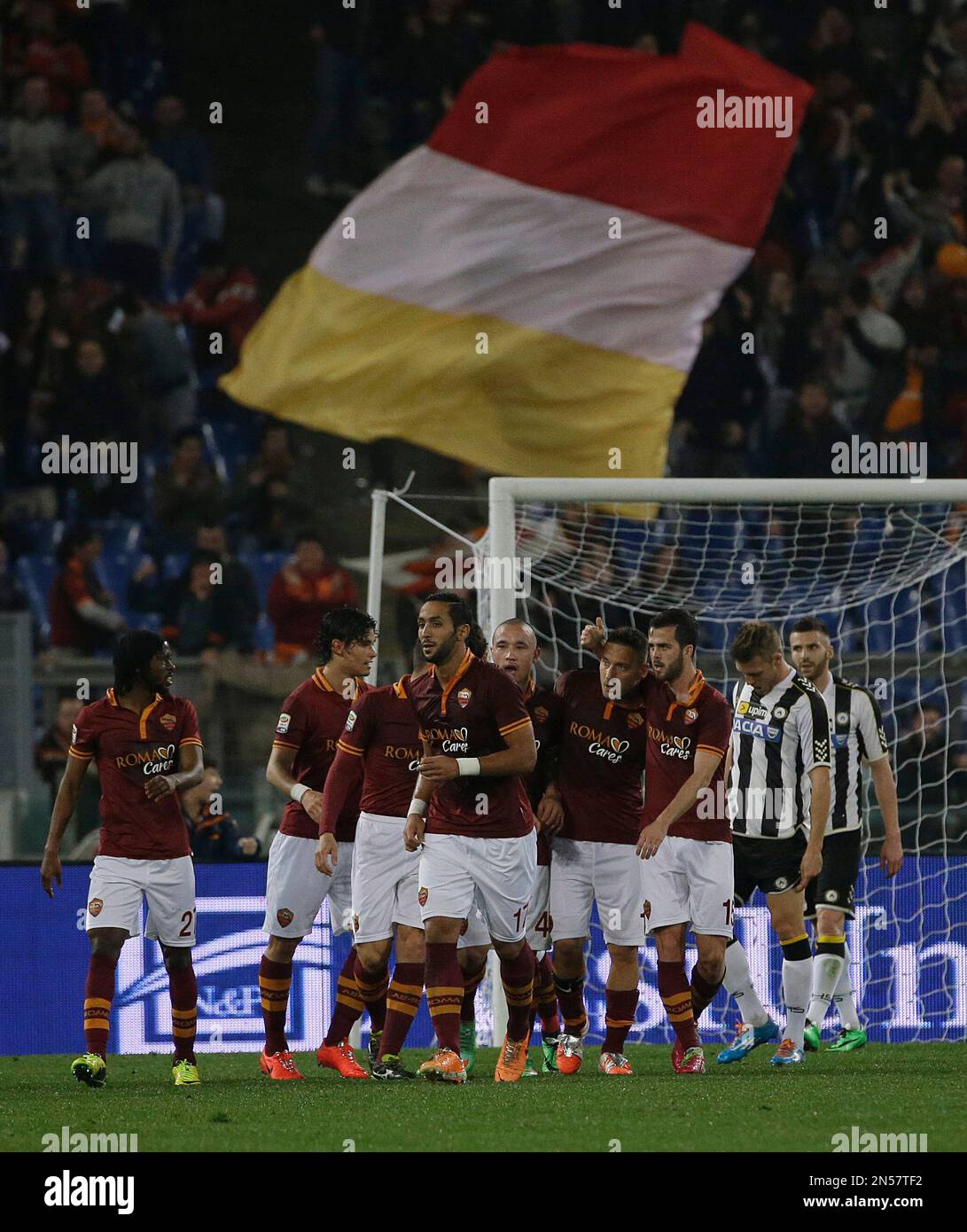 AS Roma's Francesco Totti, center, celebrates with teammates after ...