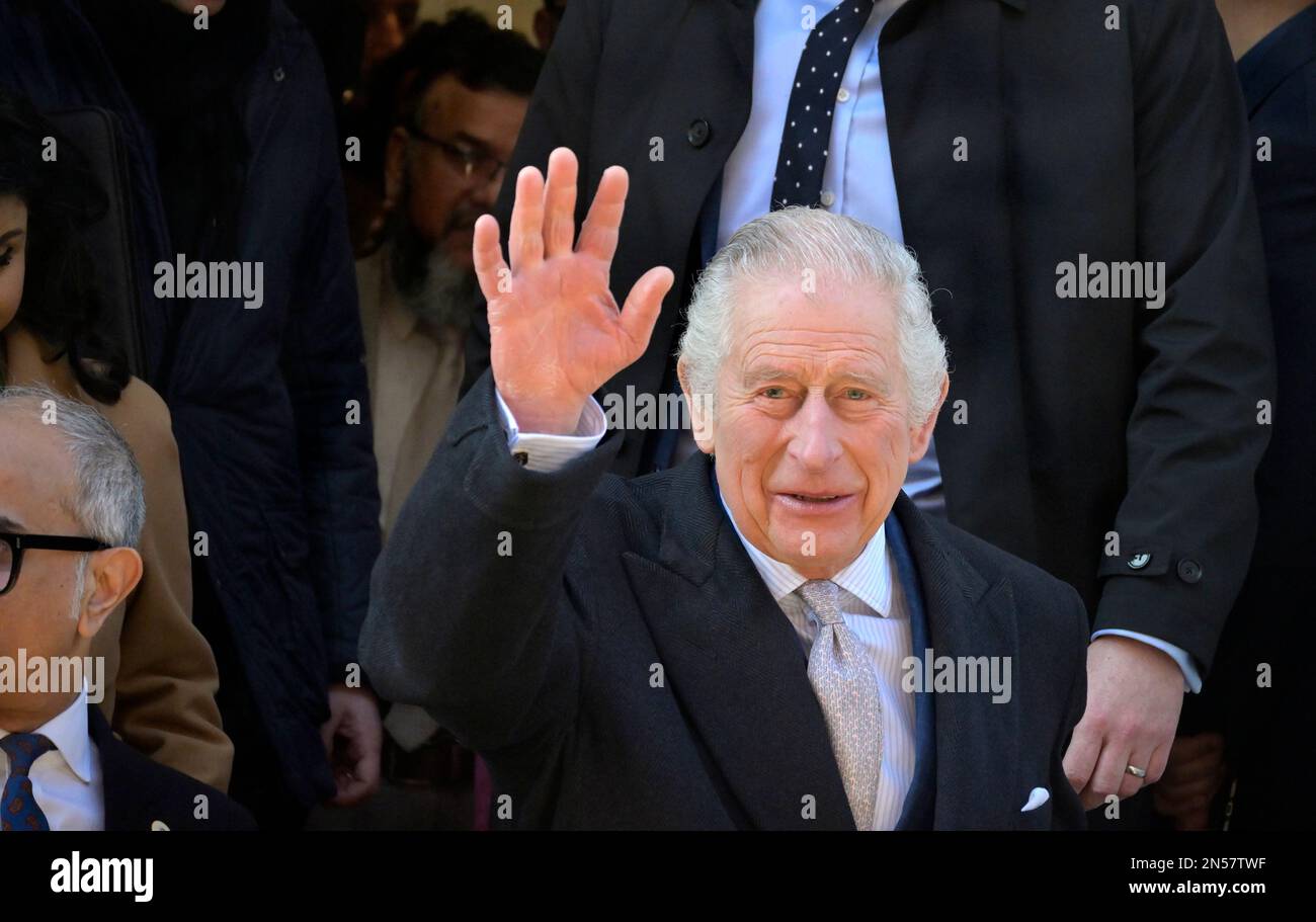 King charles iii waving hi-res stock photography and images - Alamy