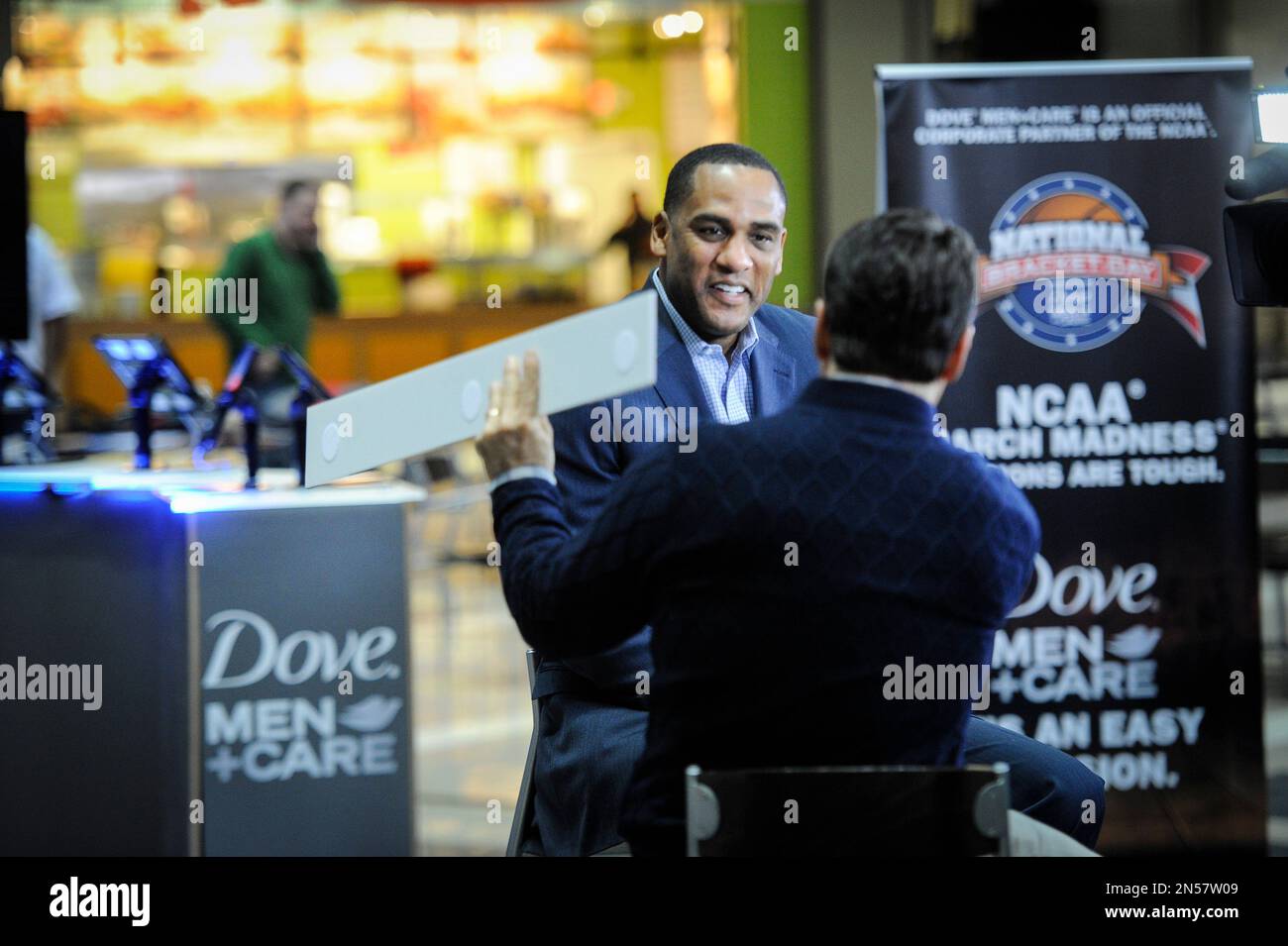 Turner Sports basketball analyst Steve Smith, left, and Headline News ...