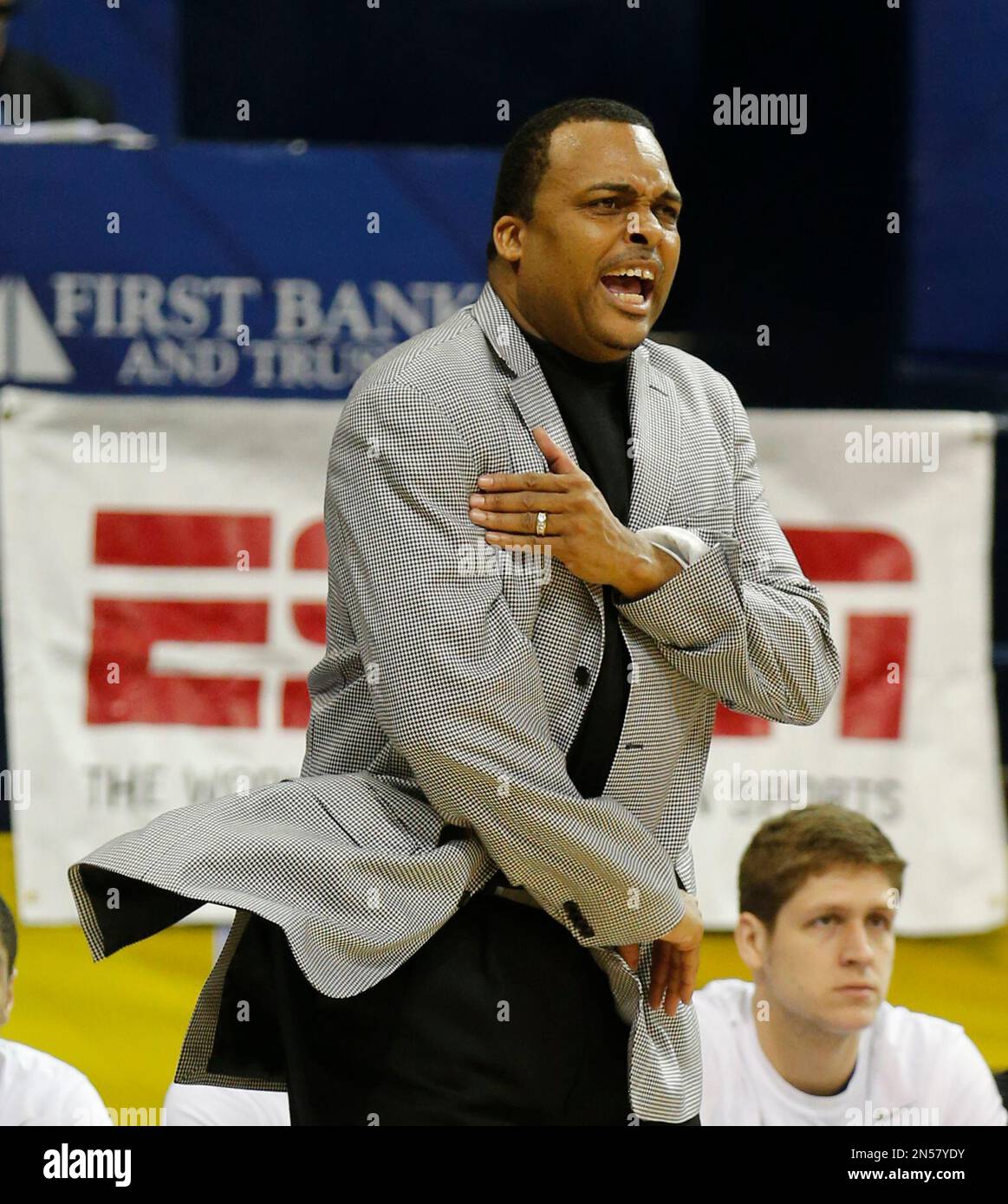 Georgia State head coach Ron Hunter in the first half of an NCAA ...