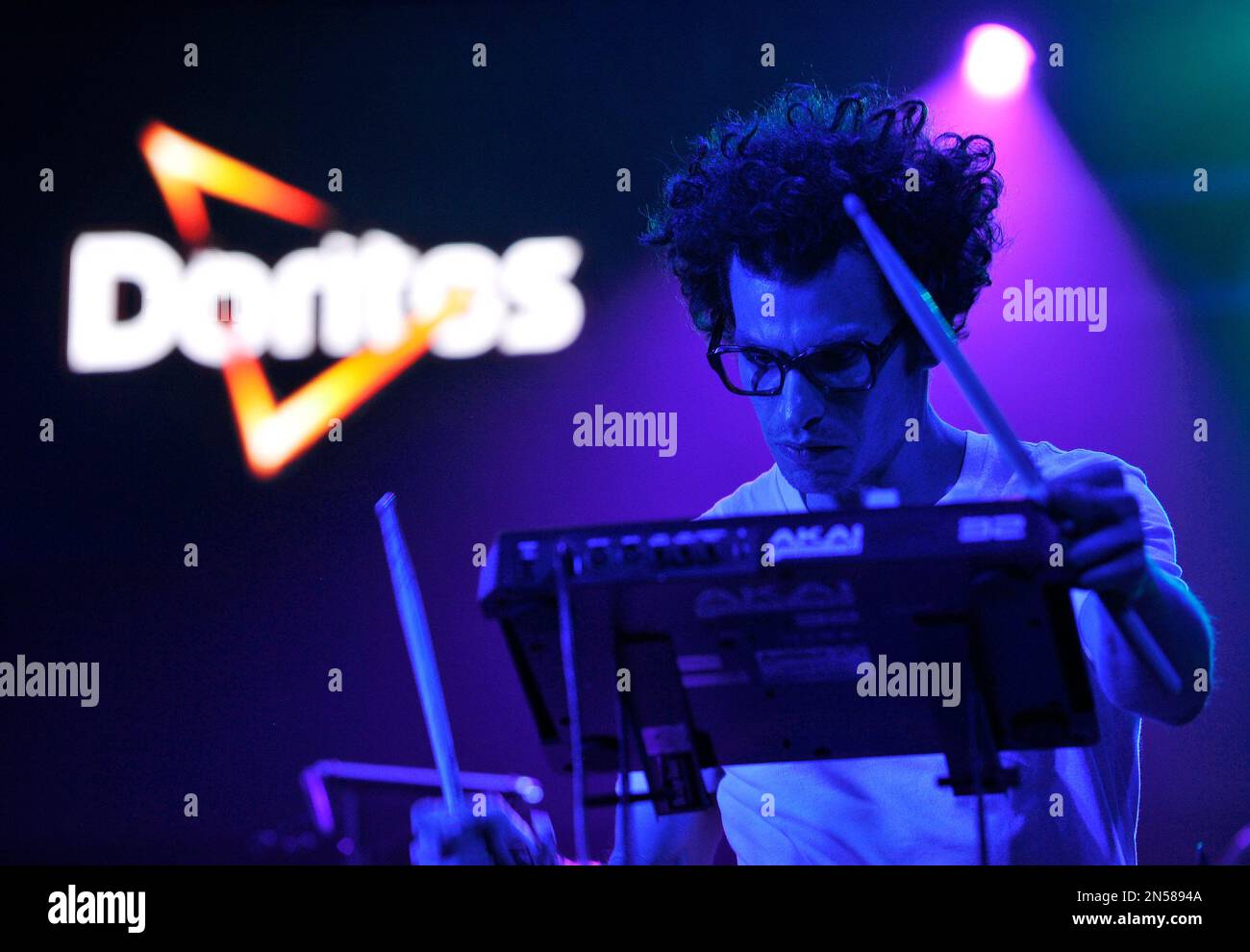 New York electronic music duo ASTR performs on the Doritos #BoldStage ...