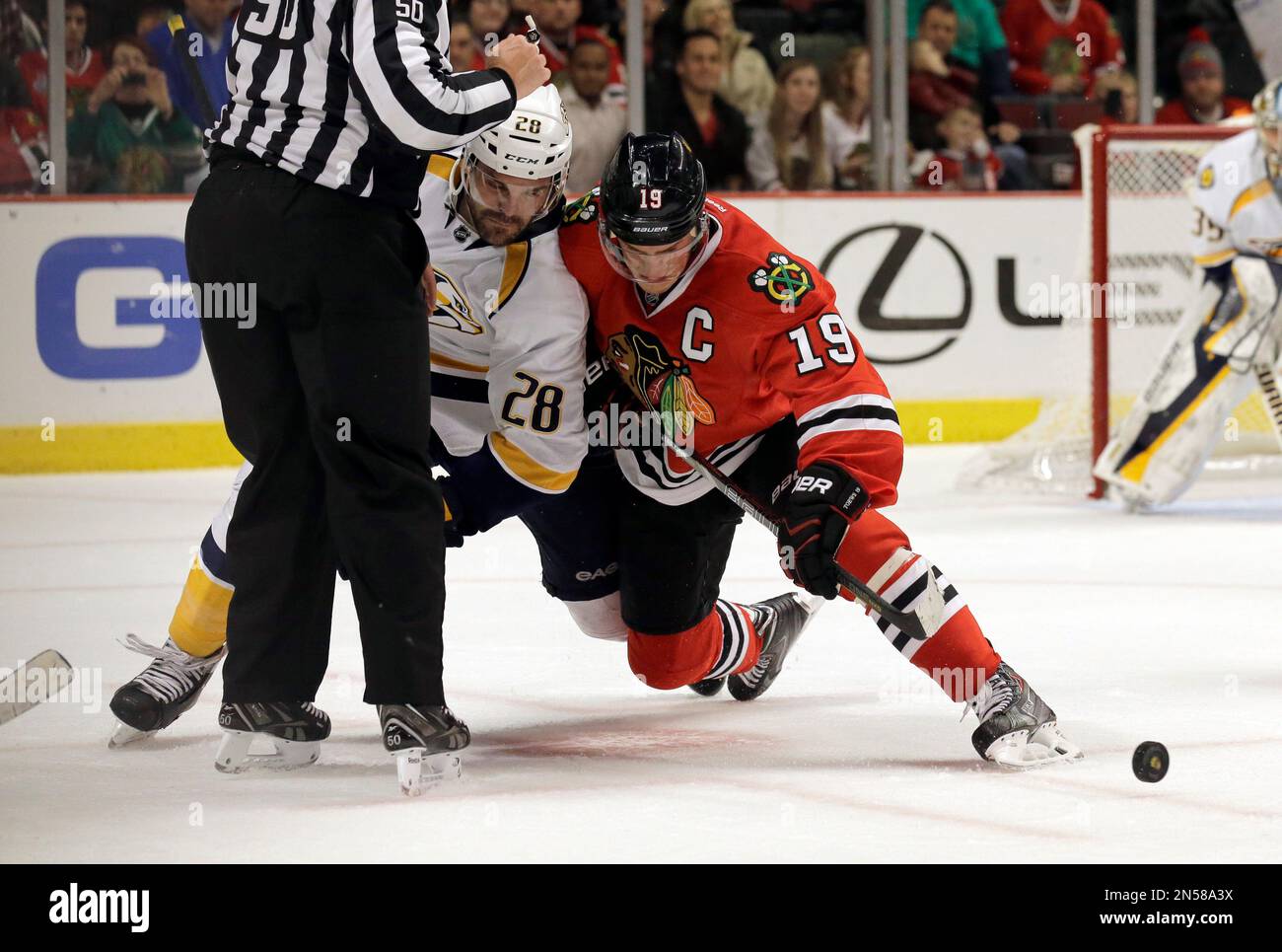 Chicago Blackhawks' Jonathan Toews, right, and Nashville Predators ...