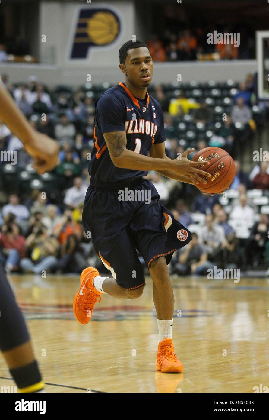 Illinois guard Jaylon Tate drives the ball against Michigan in the ...
