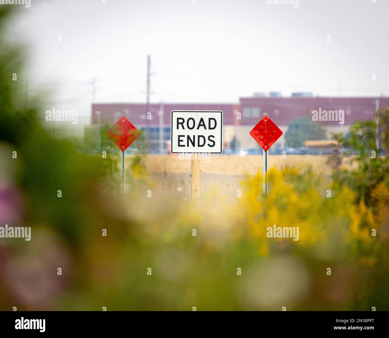 Road ends hi-res stock photography and images - Alamy