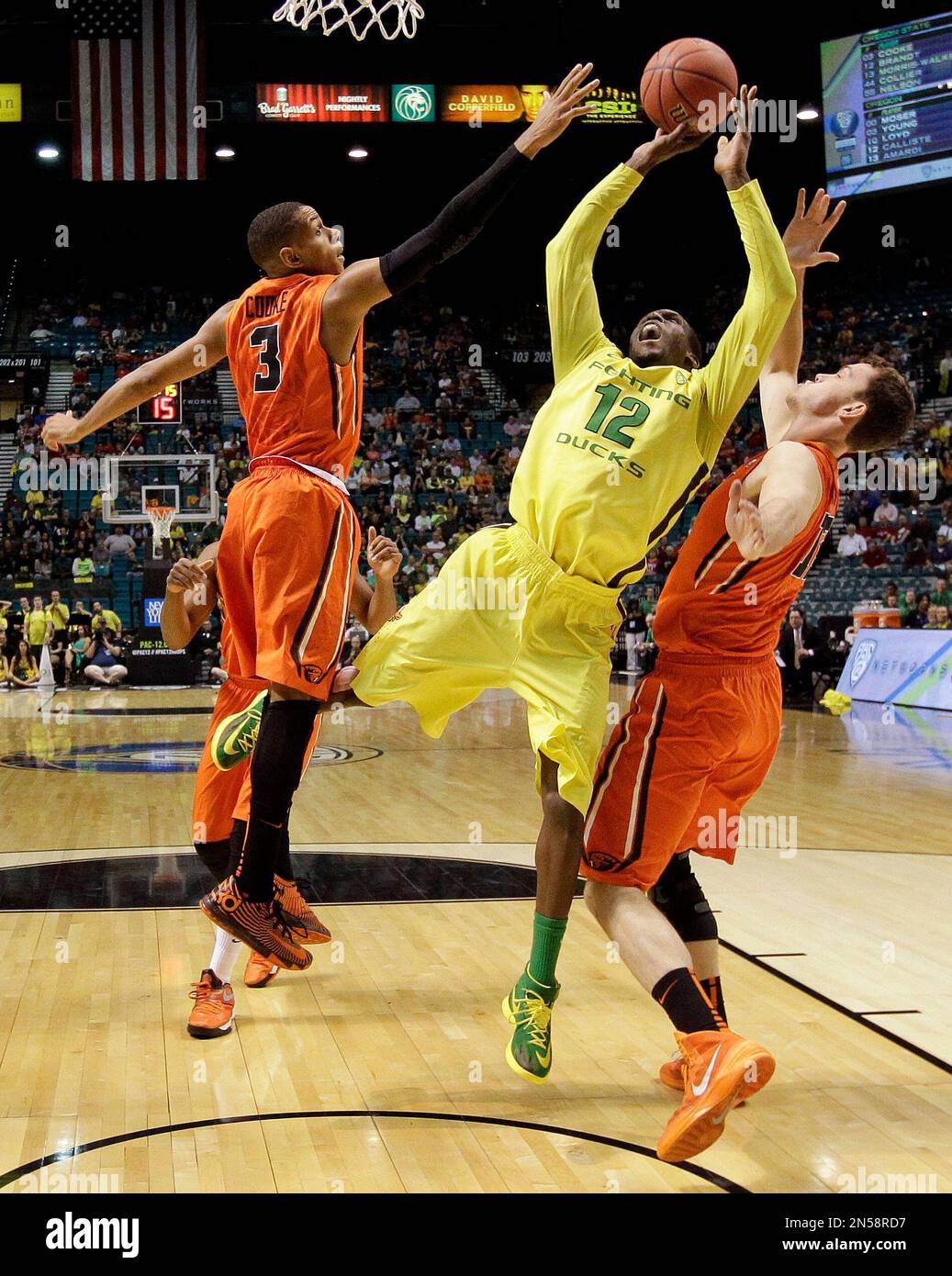 Oregon's Jason Calliste (12) shoots between Oregon State's Hallice ...