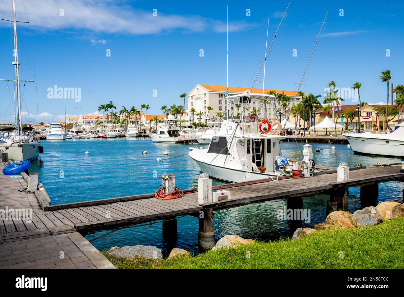 Aruba harbour, Dutch Caribbean island life in Oranjestad on Aruba ...