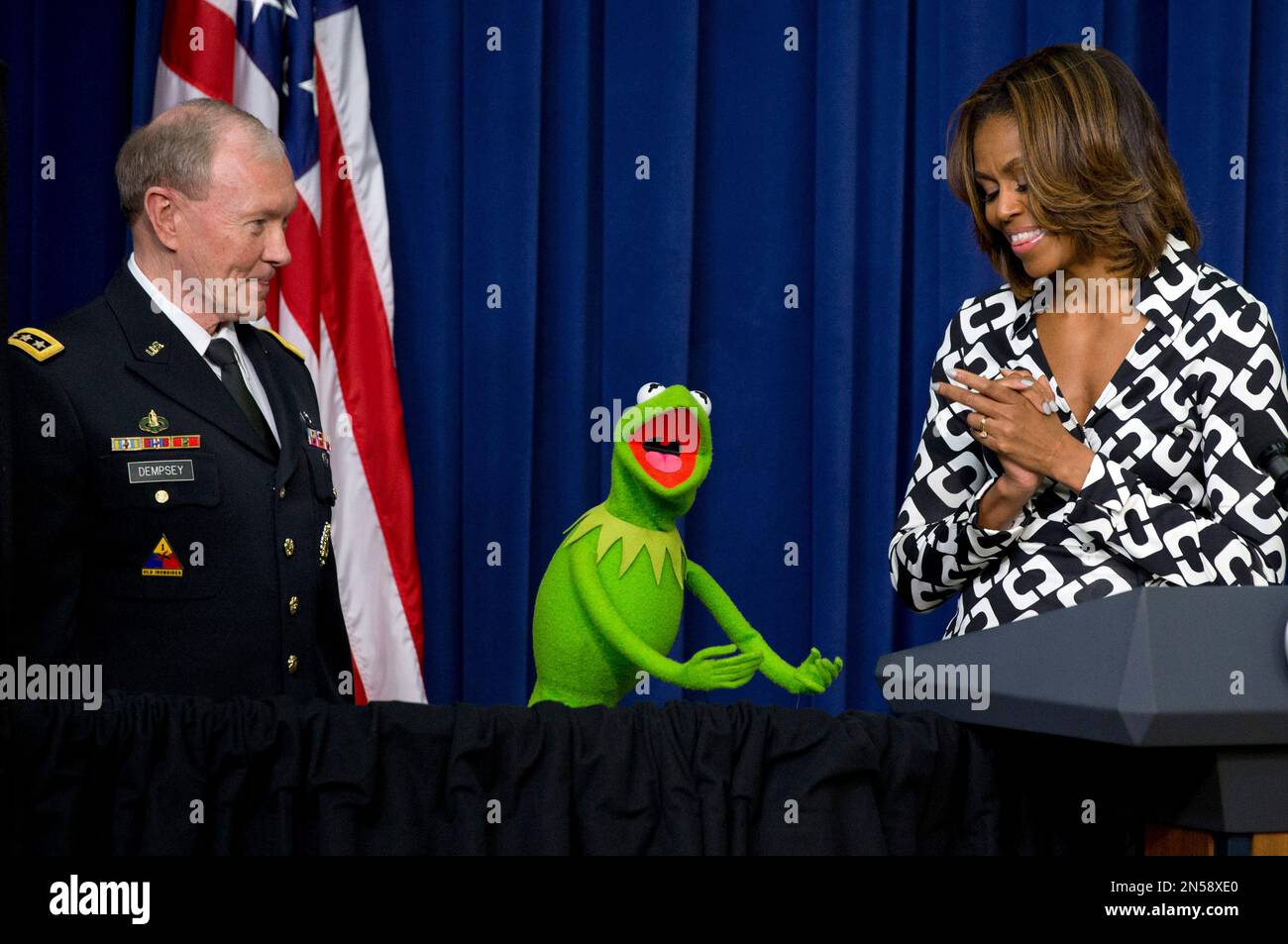 Gen. Martin Dempsey, chairman of the Joint Chiefs of Staff, left ...