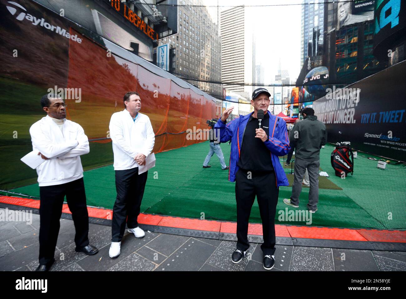 TaylorMade Golf constructed a driving range in the heart of New York's ...