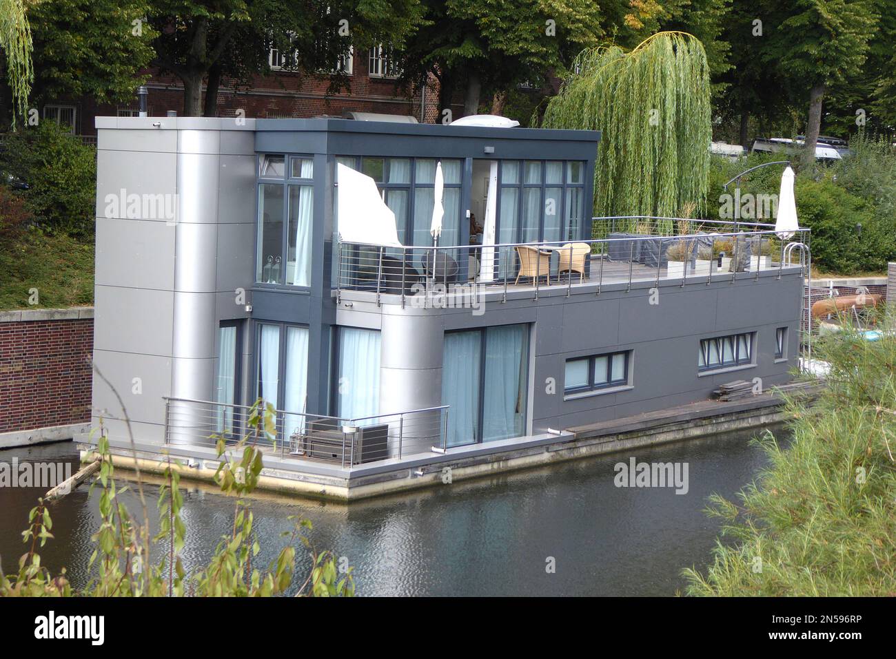 Hausboot / Houseboat Stock Photo - Alamy