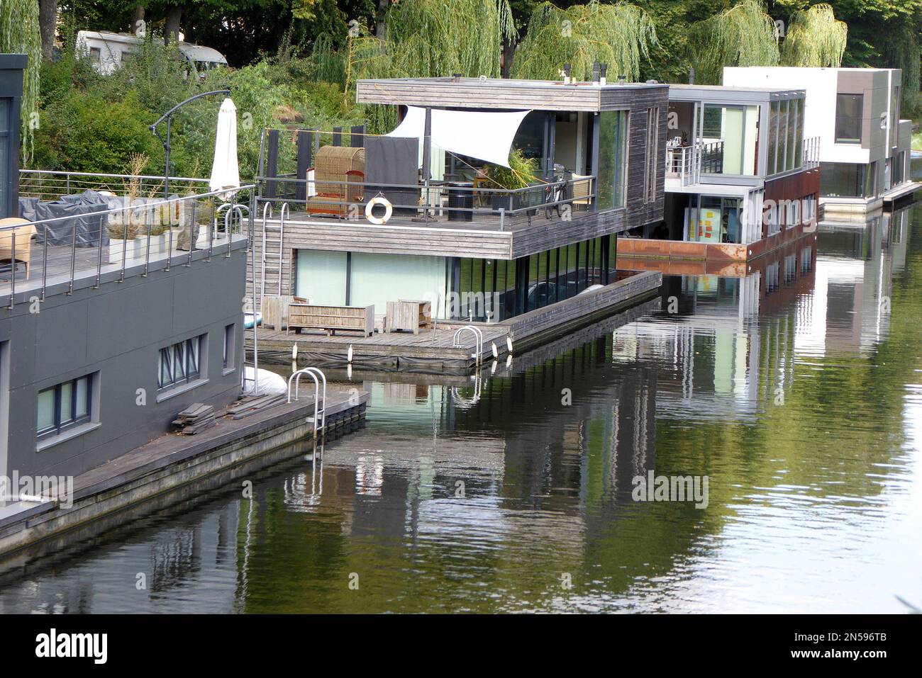 Hausboot / Houseboat Stock Photo - Alamy