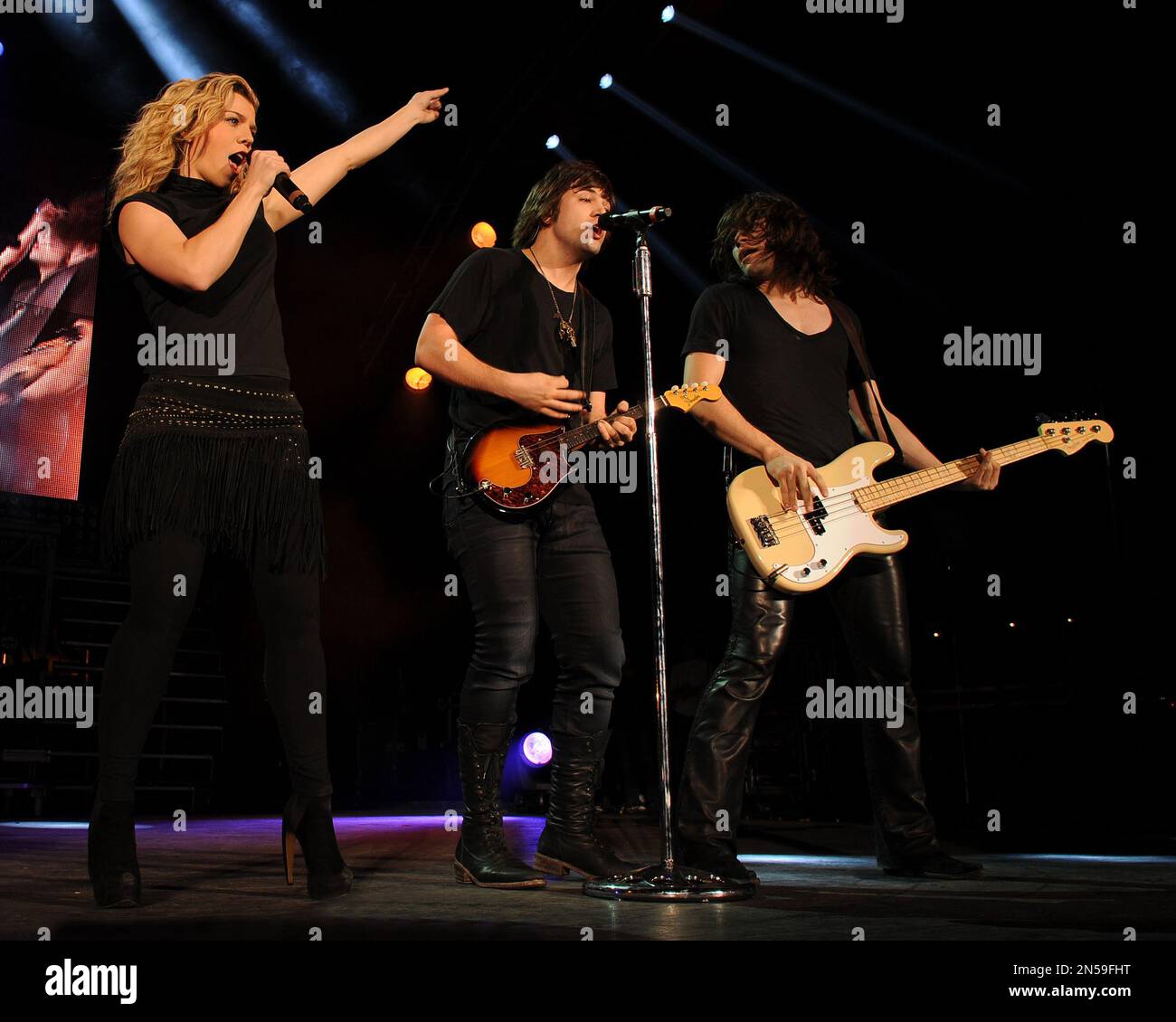 Kimberly Perry, Neil Perry and Reid Perry of The Band Berry perform at ...