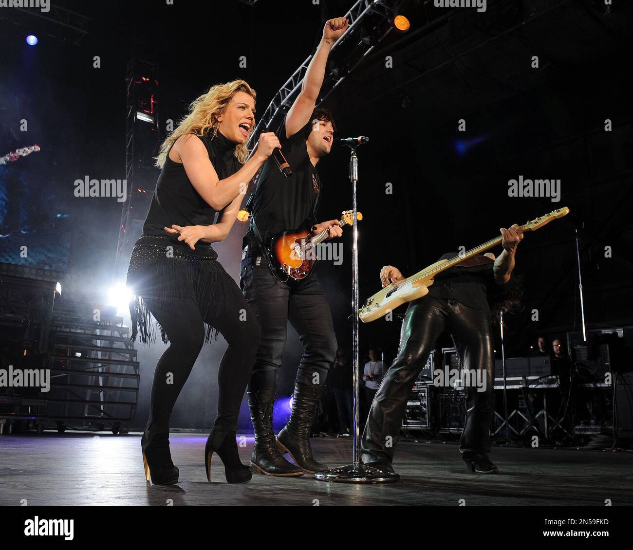 Kimberly Perry, Neil Perry and Reid Perry of The Band Berry perform at ...