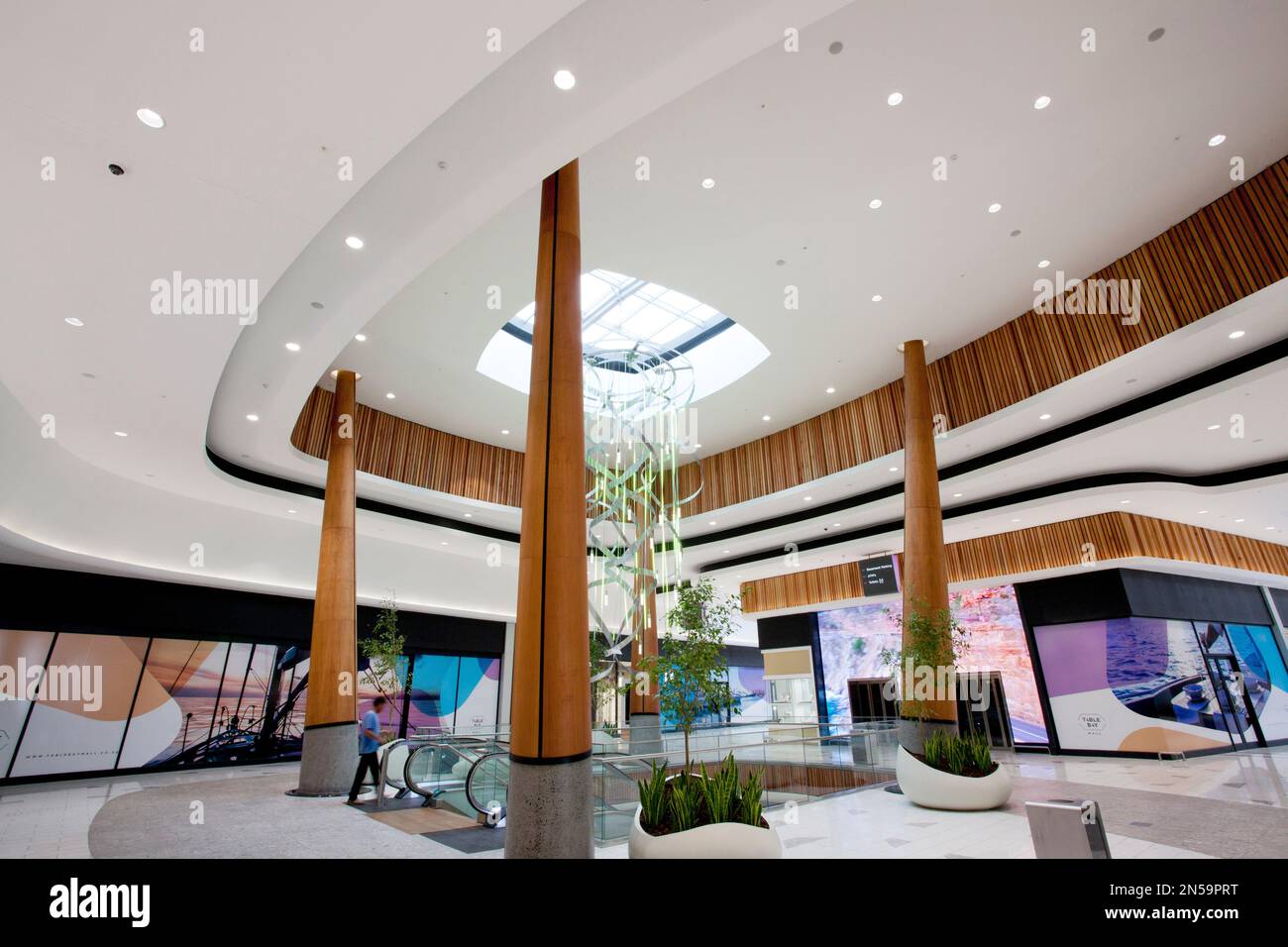 Open space mall hi-res stock photography and images - Alamy