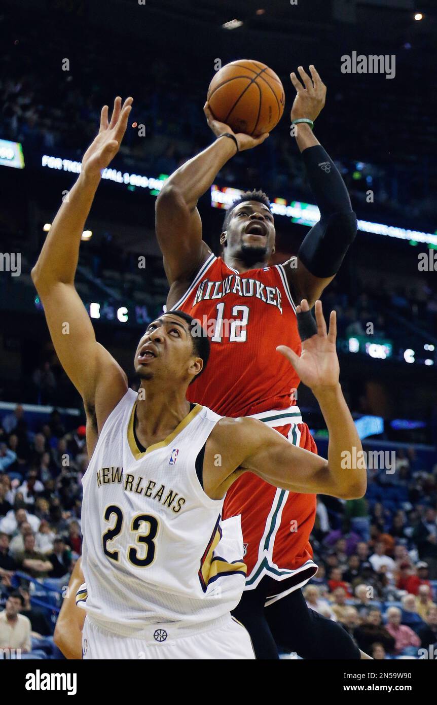Milwaukee Bucks forward Jeff Adrien (12) shoots over New Orleans ...