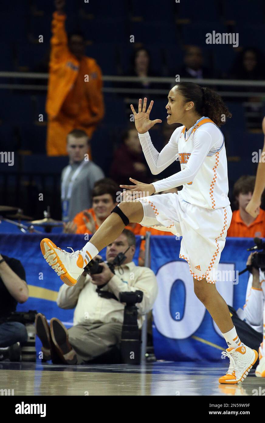 Tennessee guard Meighan Simmons celebrates after scoring the go-ahead ...