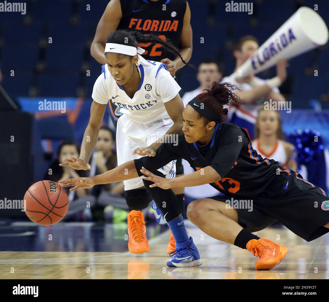 Kentucky guard Janee Thompson, left, and Florida guard Cassie Peoples ...