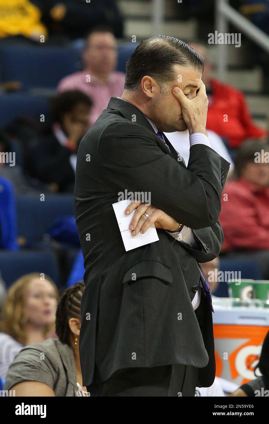 Kentucky head coach Matthew Mitchell reacts in the first half of a ...