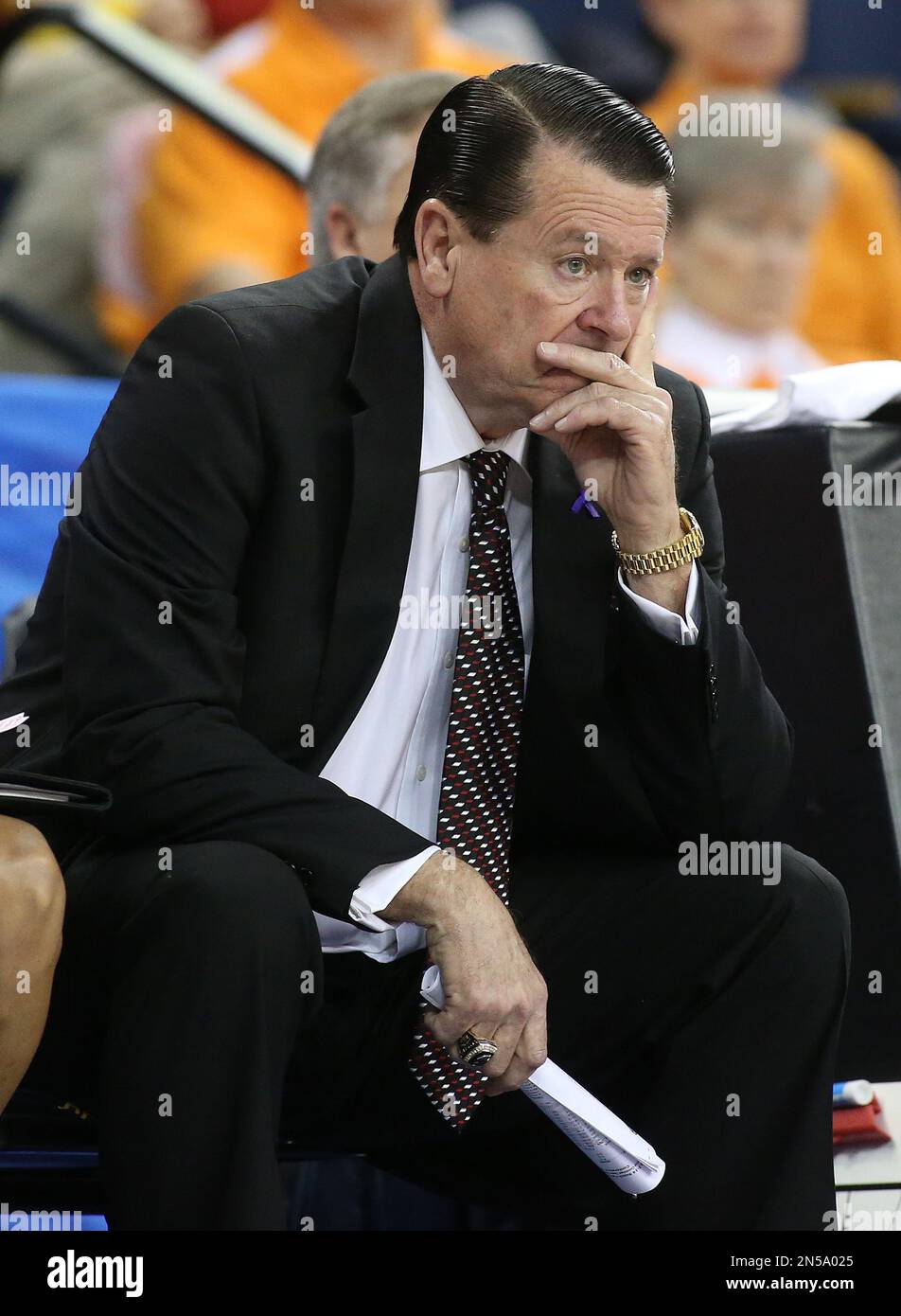 Georgia head coach Andy Landers looks on from the bench in the second ...