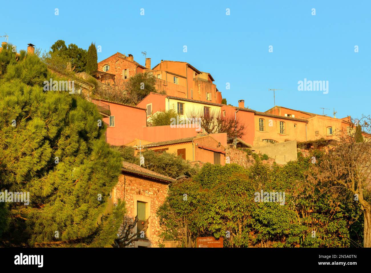 Famous ochre colored houses of Roussillon village in Provence ...