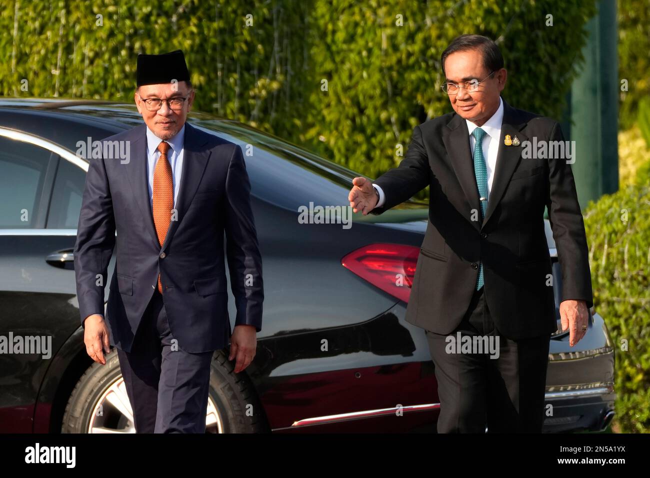 Malaysia's Prime Minister Anwar Ibrahim, left, and Thailand's Prime ...