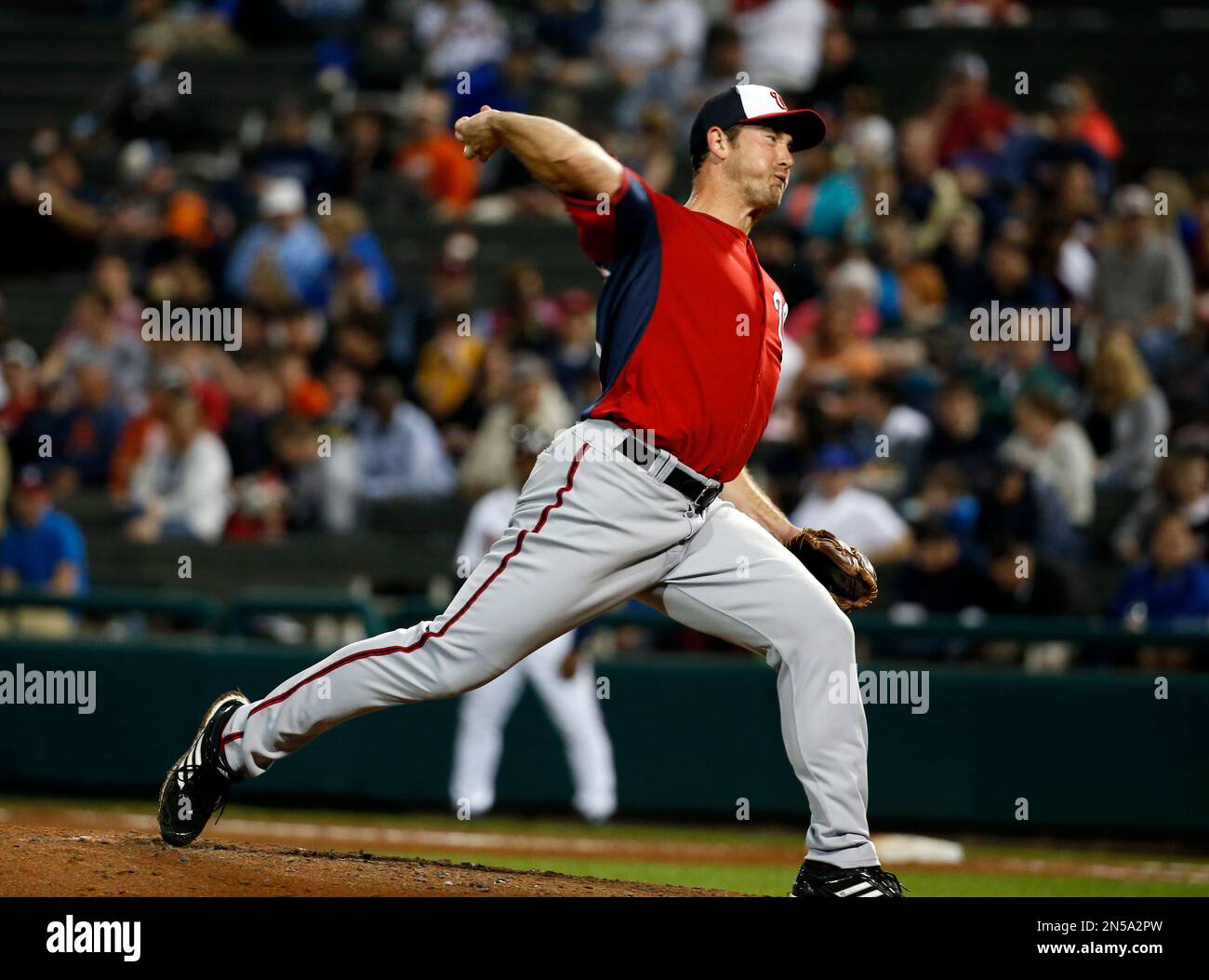 Washington Nationals relief pitcher Ross Ohlendorf (43) throws in a ...