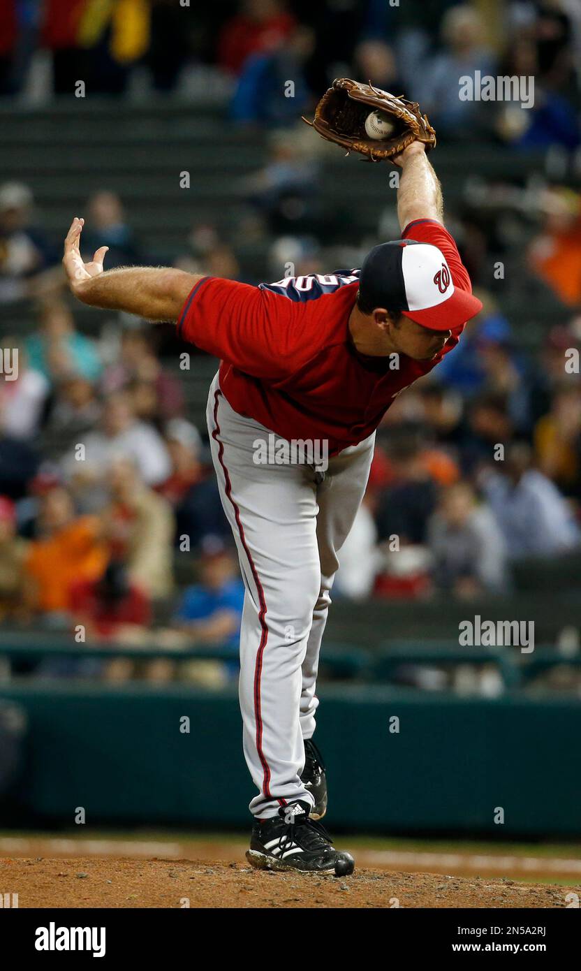 Washington Nationals relief pitcher Ross Ohlendorf (43) throws in a ...